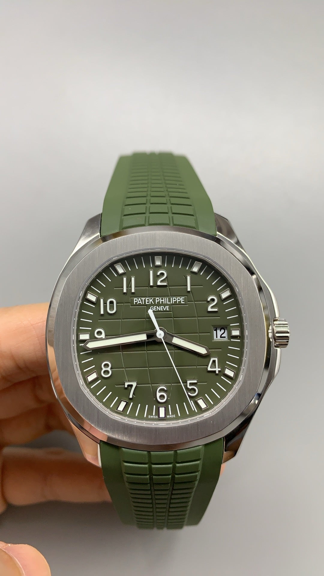 Patek Philippe Aquanaut 5167 | 40MM | หน้าปัดสีเขียวลายตาราง | สายยางส ...